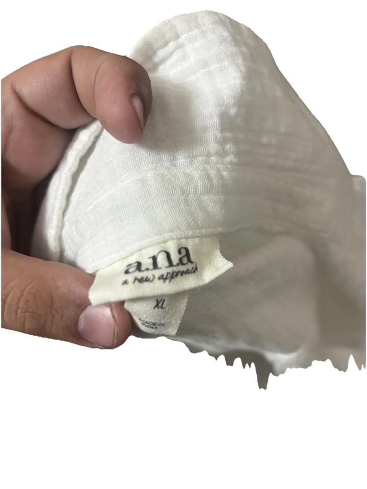 a.n.a A New Approach White Gauze Button-Up Shirt Crinkle Texture Chest ...