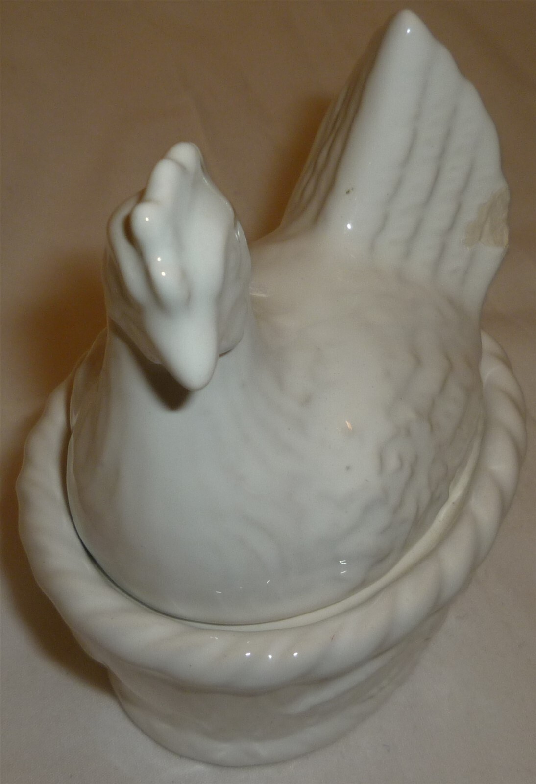 VINTAGE WHITE PORCELAIN CHICKEN HEN ON A NEST SALT CELLAR COVERED DISH