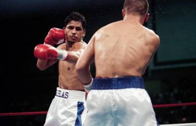 Gabriel Ruelas Throws A Punch Against Arturo Gatti Old Boxing Photo ...