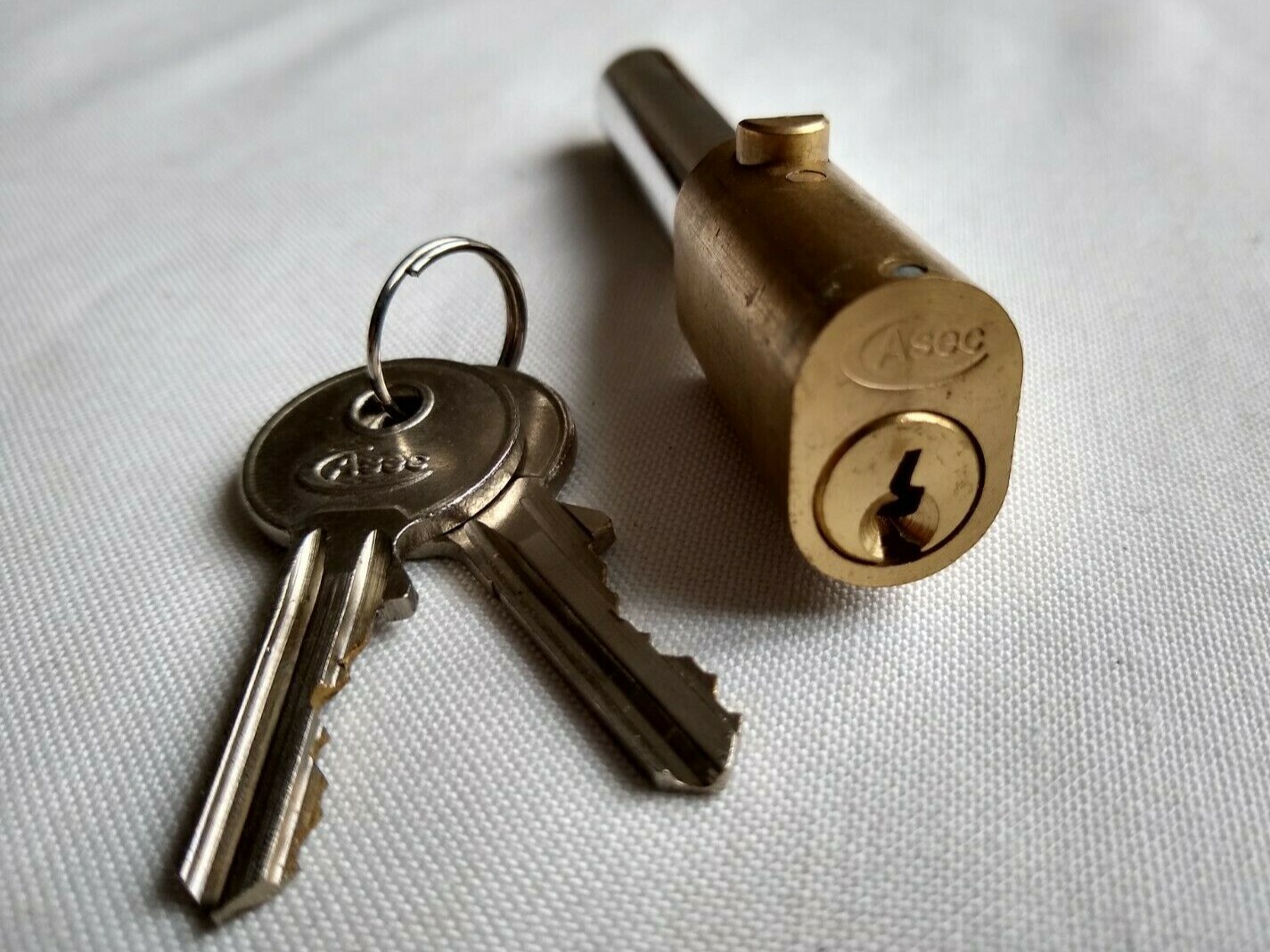 AS1994 ASEC Oval Polished Brass Bullet Lock 55mm bolt 2 keys Keyed ...