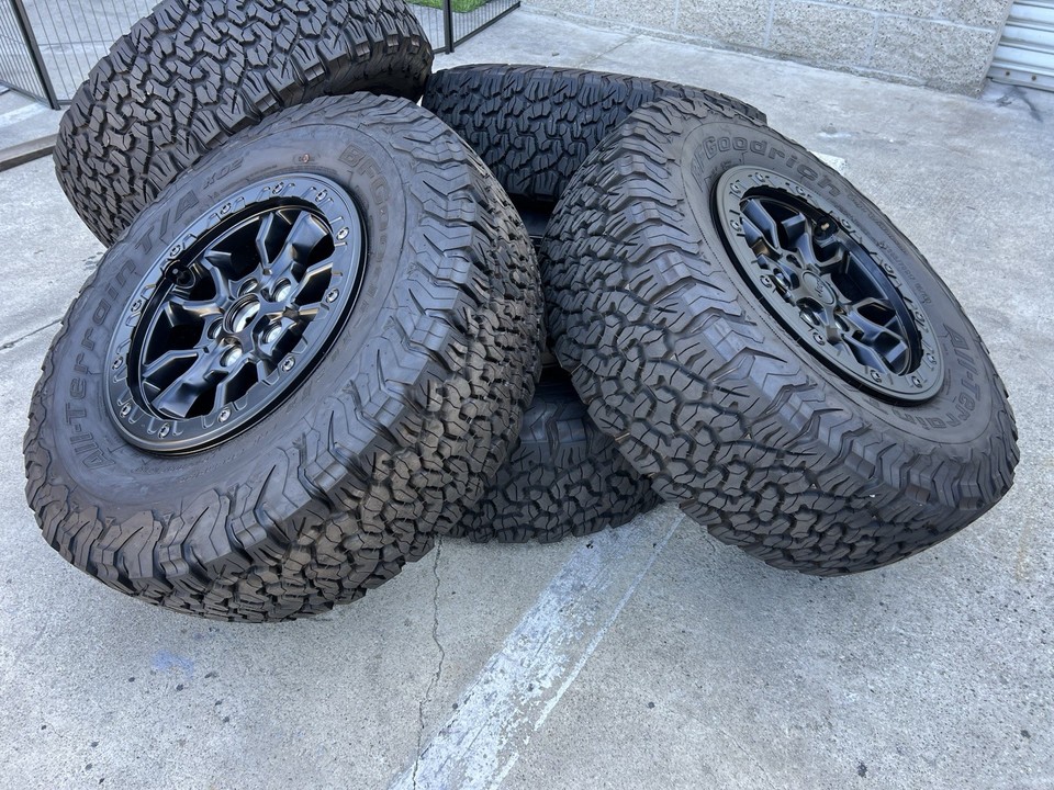 33” Jeep Wrangler Gladiator Rubicon SRT 392 Beadlock Stock OEM Wheels ...