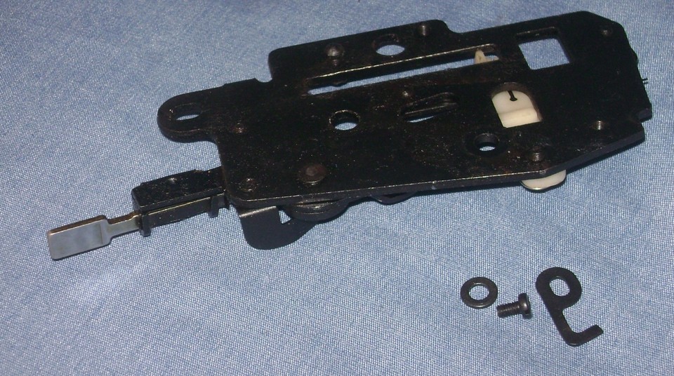 Singer Sewing Machine 1425N,1425G,1425U Part 409665 Head End Plate ...