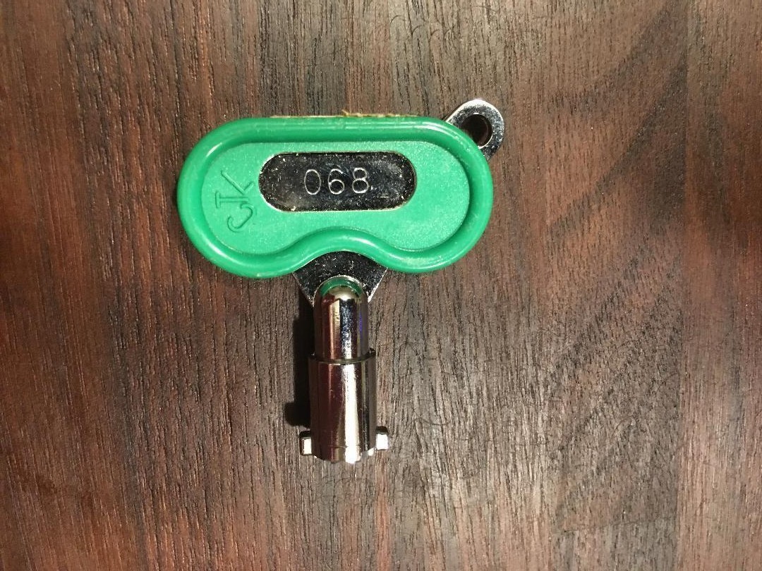OEM PACHISLO SLOT MACHINE DOOR KEY # 068 | eBay