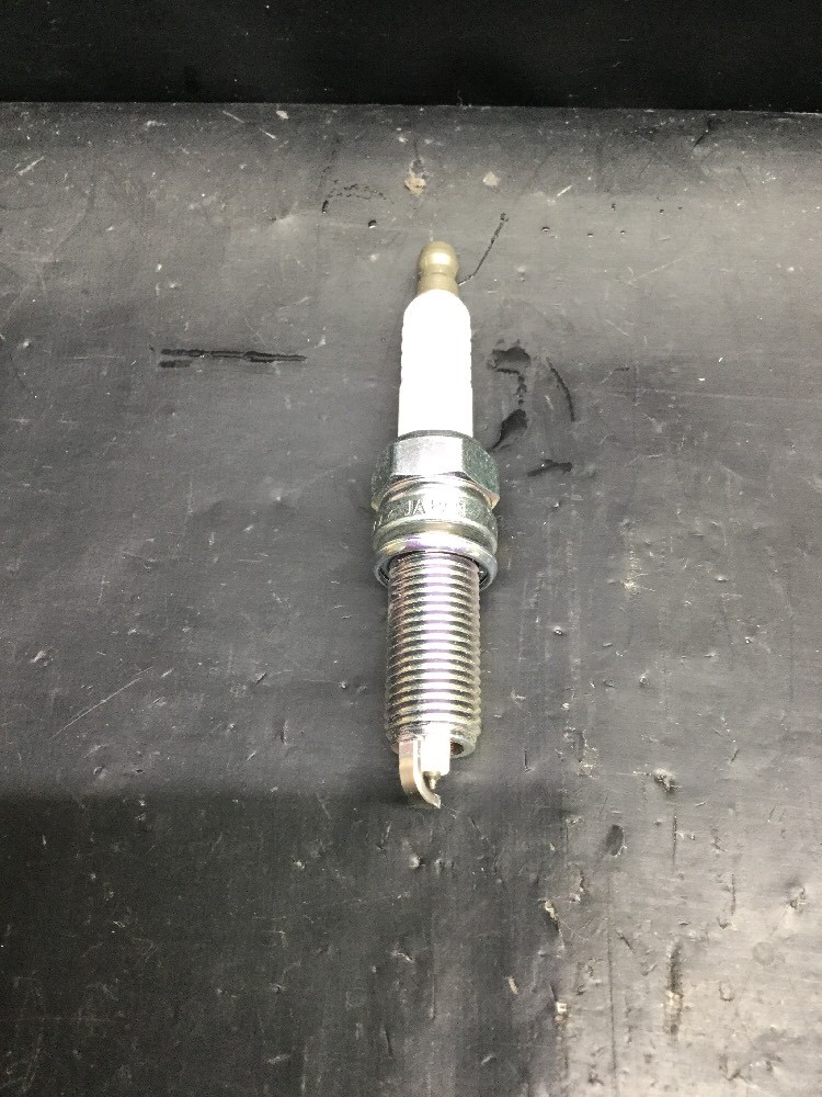 4x Genuine HYUNDAI Spark Plug 18846-08060 Silzkr6d8e Turbo K3 Ray ...