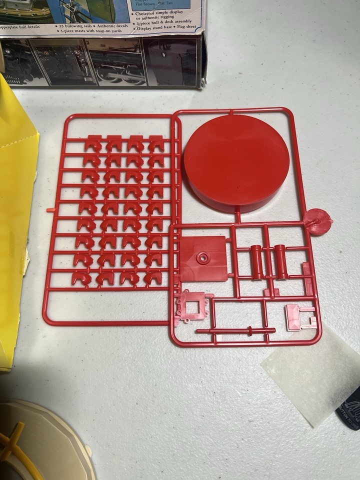 LOT OF 3 MODEL KITS CUTTY SARK , BIG BOY LOCOMOTIVE, CARNIVAL HO 1:87 ...