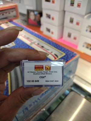 N Scale Micro Trains CSX #4024 60' Modified Offset Window 10200849 | eBay