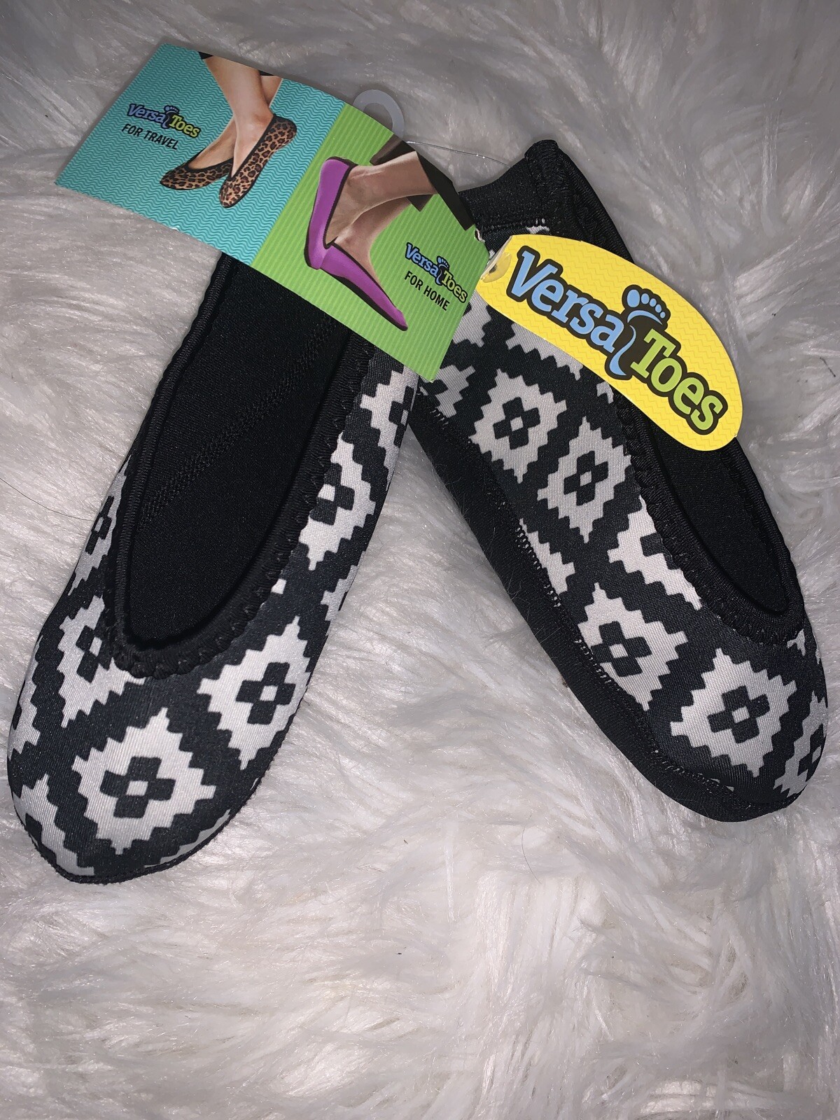 NWT Versa Toes SMALL (4-5) Neoprene Slippers Shoes Non-Slip Black White ...