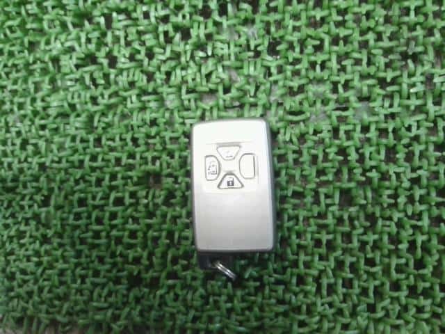 TOYOTA Voxy 2008 Keyless Entry Remote Control Key 8990428101 [Used ...