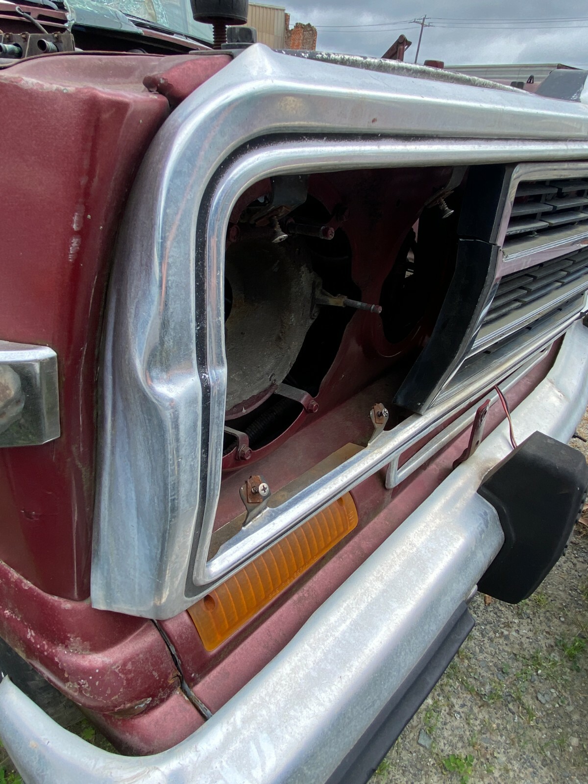 1986 Jeep Grand Wagoneer Grille Chrome OEM Header Panel Cracked Dented ...