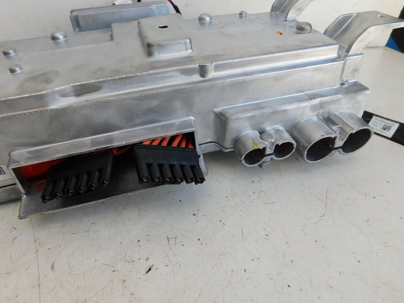 Tesla Model S 70 2016 High Voltage Junction Box 1059698-00-A J134 ...