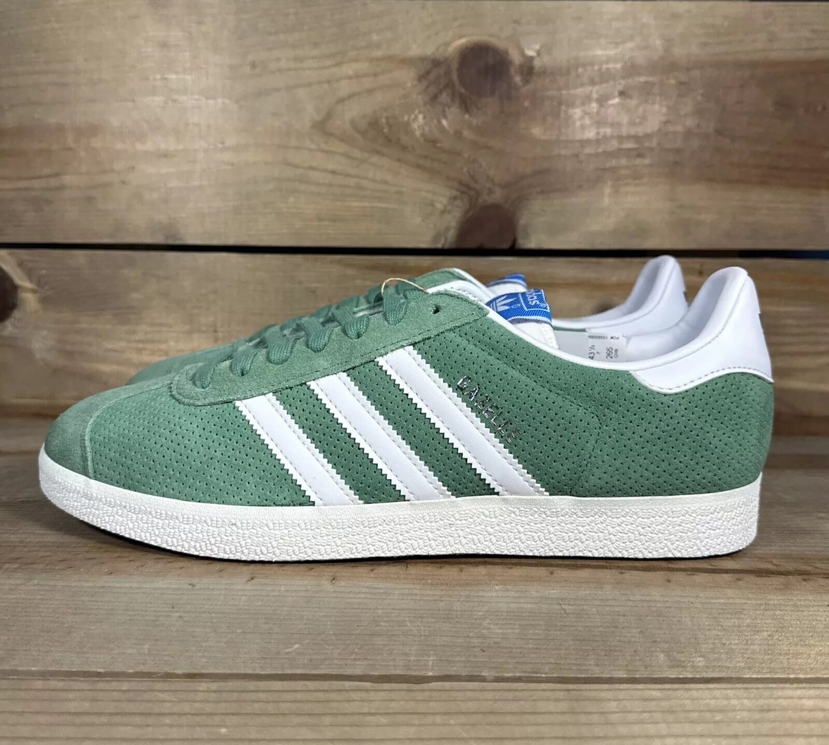 NEW Men's Size 9 Adidas Gazelle “Preloved Green Core White NEW Men's Size 9 Adidas Gazelle “Preloved Green Core White