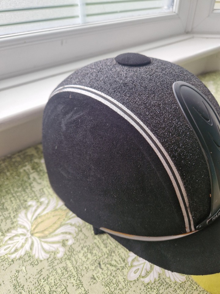 HARRY HALL LEGEND VENTED VELVET PEAKED HORSE RIDING HAT HELMET BSI ...