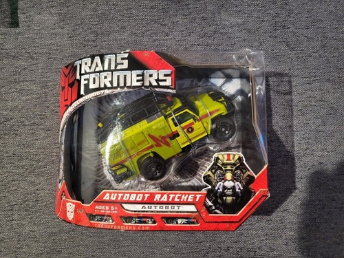 Buy Hasbro 2007 Transformers Movie Voyager class Autobot Ratchet ...