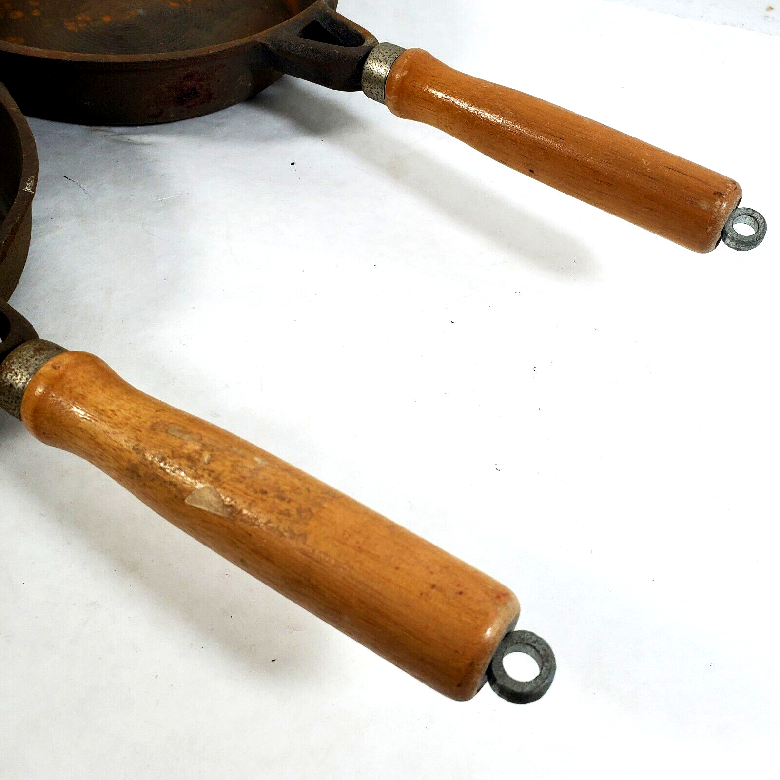 New 2 Cast Iron Skillets Fry Pans Wooden Handle Unseasoned 6 1/2" and 8 ...
