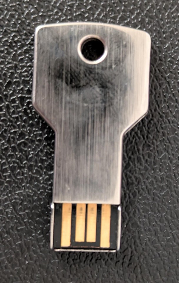 Lot of USB Flash Drives - SanDisk Titanium, Verbatim, LaCie, 4GB 8GB ...