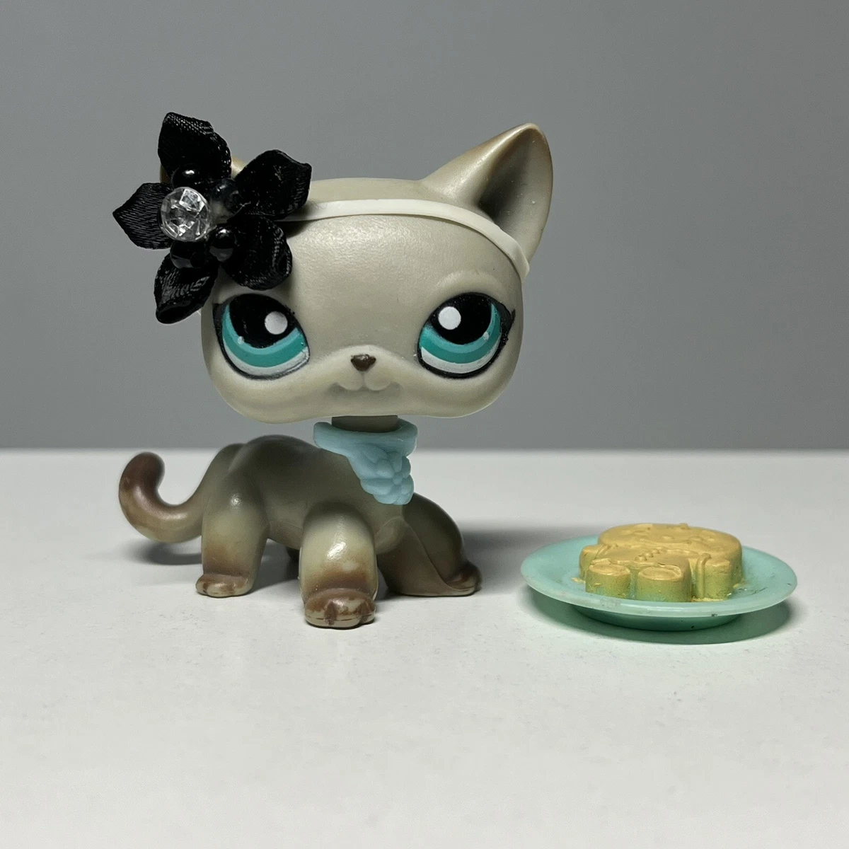 Littlest Pet Shop Shorthair Cat Grey