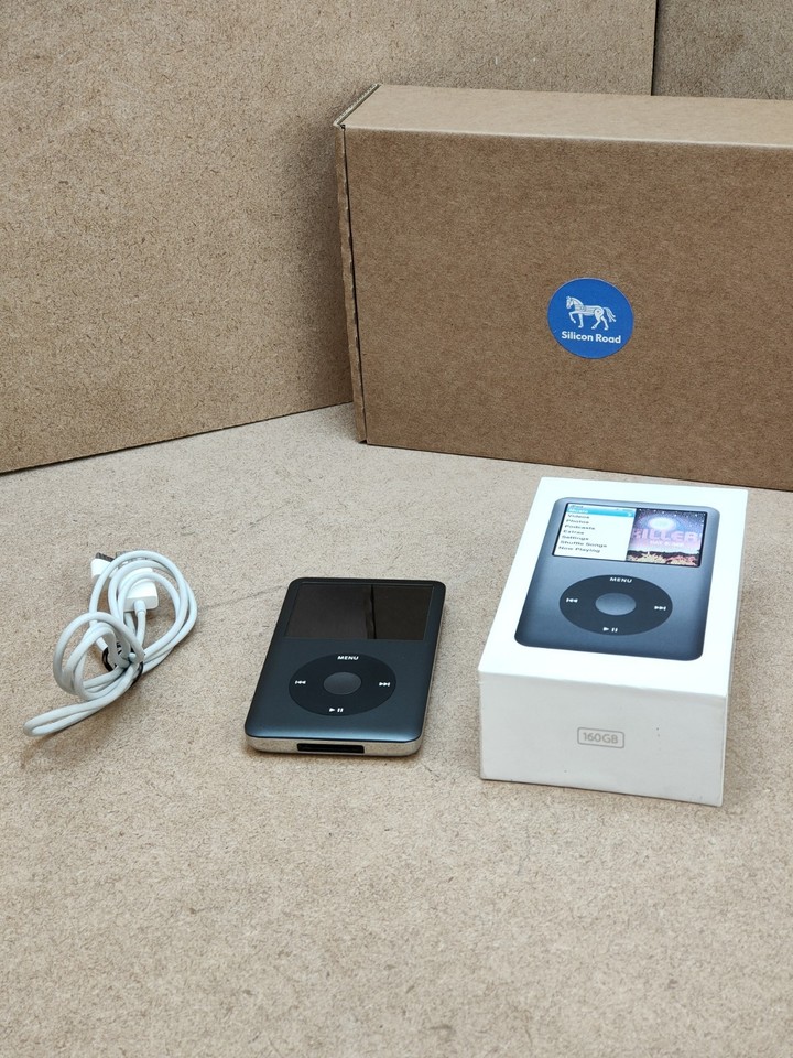 Apple iPod Classic 7th Generation - Silver - 160 GB - With Original Box ...