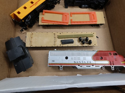 USED HO Scale Mixed lot of Rough Cars & Loco Shell (11 pcs) Read ...