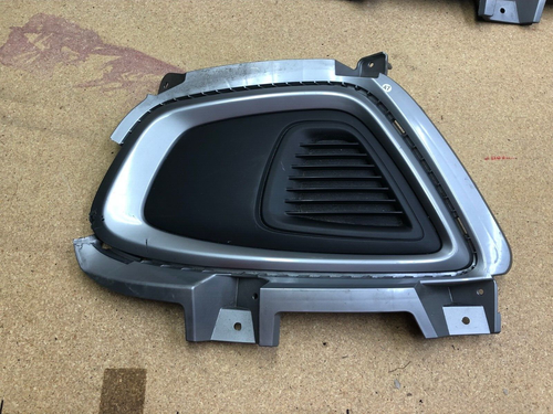 2016-2018 KIA SORENTO FOG LIGHT COVER BEZEL RIGHT PASSENGER SIDE 86526 ...