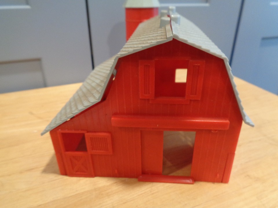 VINTAGE BACHMANN PLASTICVILLE O SCALE RED BARN WITH GRAY ROOF | eBay