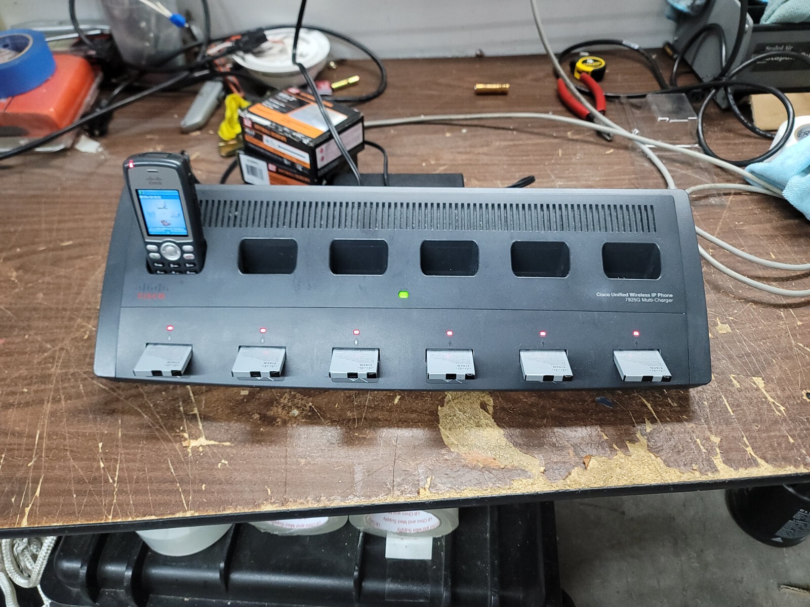 Cisco CP-7926G Unified Wireless IP Phone Multi Charger and 7 Batteries ...