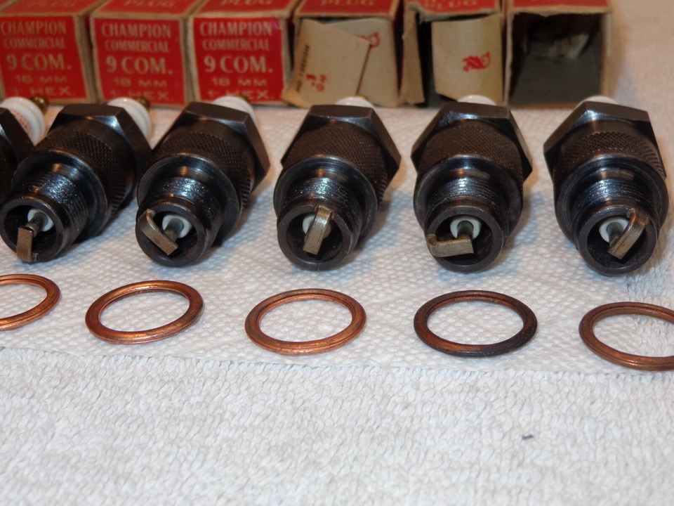 ( 1 ) ‘NOS’ Champion 9 COM. Spark Plugs.....Circa 1940’s.....Made in ...
