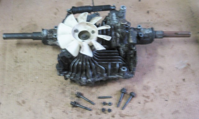 Simplicity Broadmoor Lawn Tractor Tuff Torq K61 Transaxle 1686812SM for ...