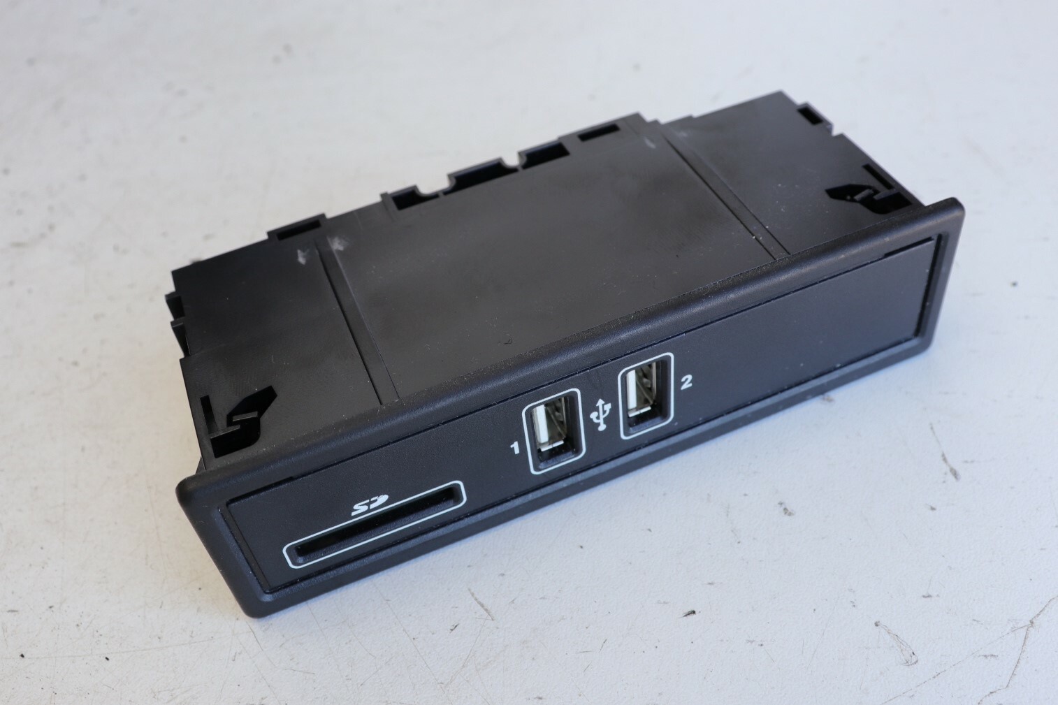 MERCEDES BENZ C63s AMG W205 16 Console USB Port SD Card Reader ...