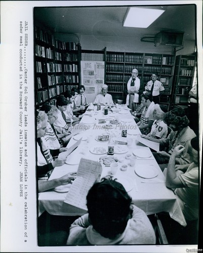 1981 Broward County Jail Sol Gruber Seder Meal Jewish Passover Photo ...