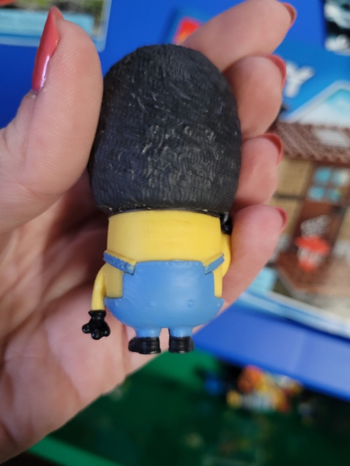 Minion Mini Figure PVC Thinkway British Palace Guard 2.5" Despicable Me ...