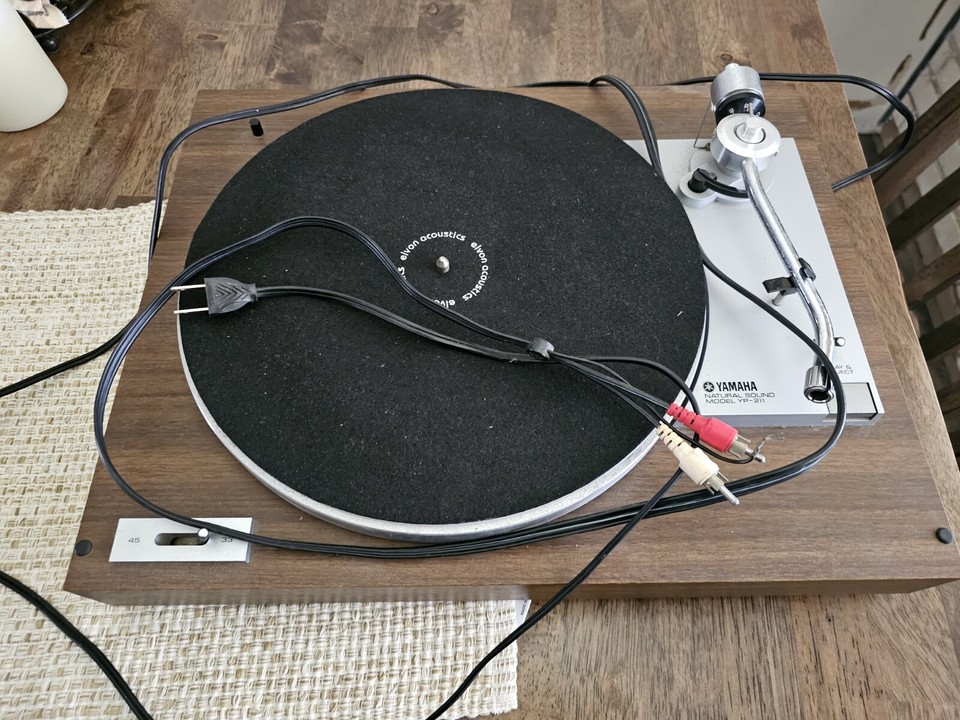 For Parts AS-IS : YAMAHA (YP-211) RECORD PLAYER TURNTABLE READ ...