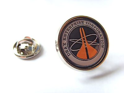 James Bond 007 Drax Corporation Reversnadel Abzeichen Geschenk | eBay.de