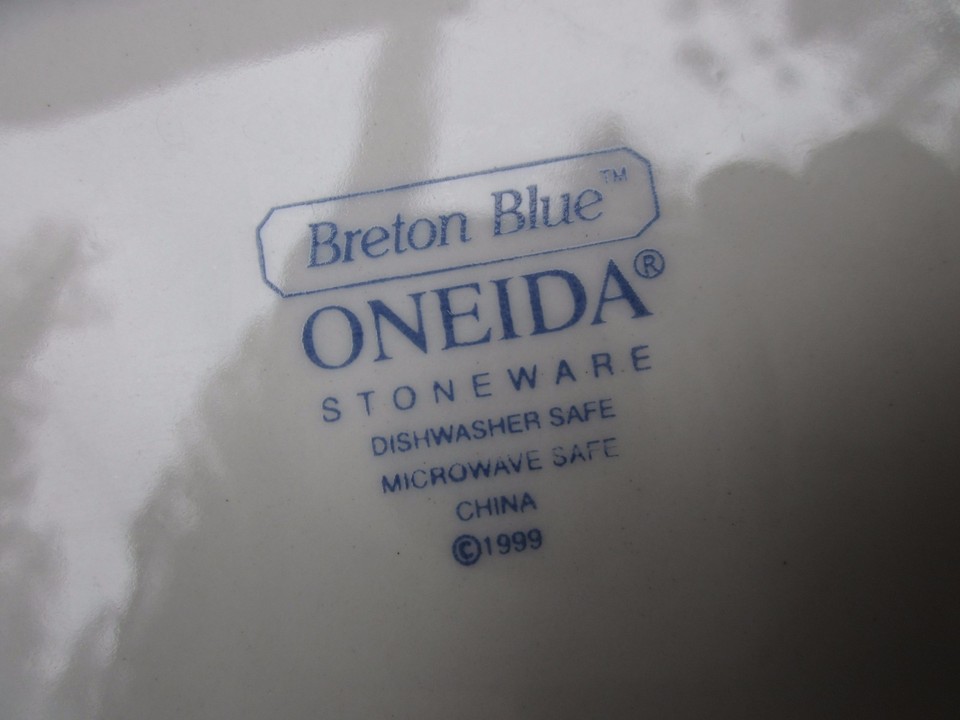 "Oneida" Dinnerware "BRETON BLUE" Pattern 1999 7.75" Salad/Desert Plate ...