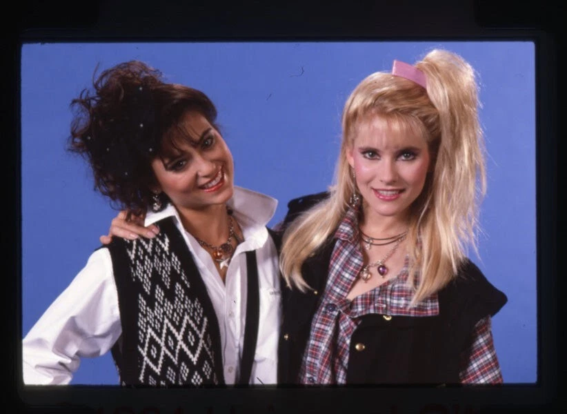 Suzanne Snyder Te Suzanne Snyder Killer Klowns Signed & Framed JSA