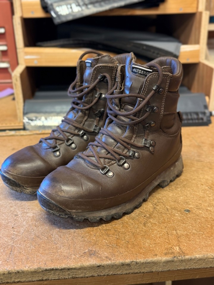 British Army Issue Ladies Female Woman's AltBerg Defender Boots Size 5L ...