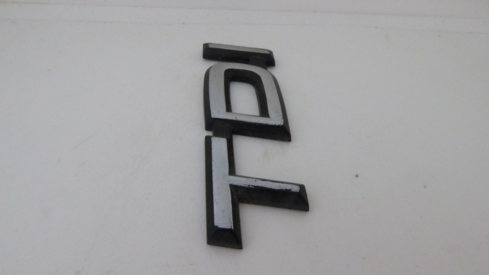 EMBLEME MONOGRAMME / LOGO / SIGLE / TDI TD I / AUDI ? / VOLKSWAGEN ...