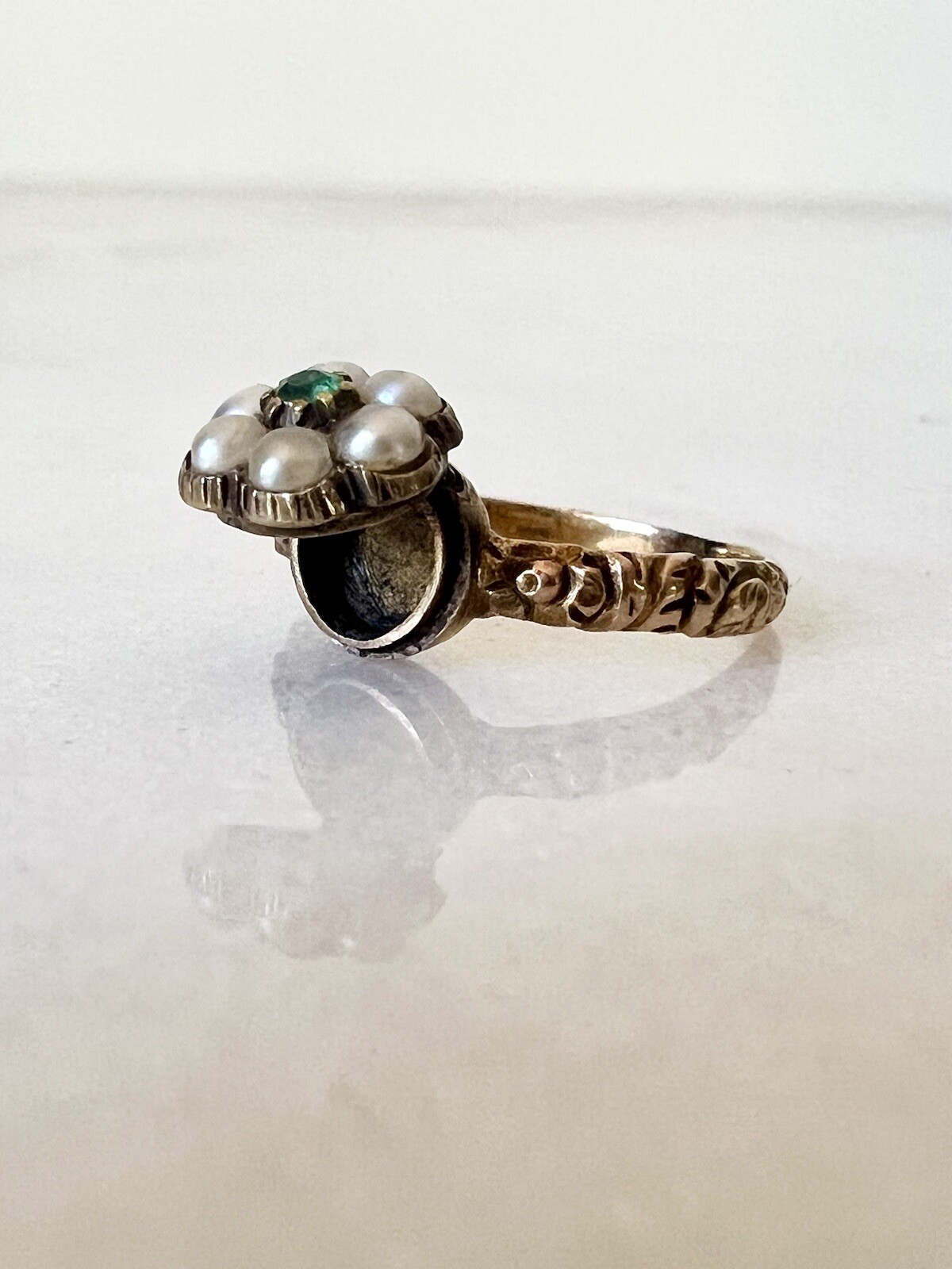 Rare Antique Georgian Poison Locket Ring Solid 15k Ro… - Gem