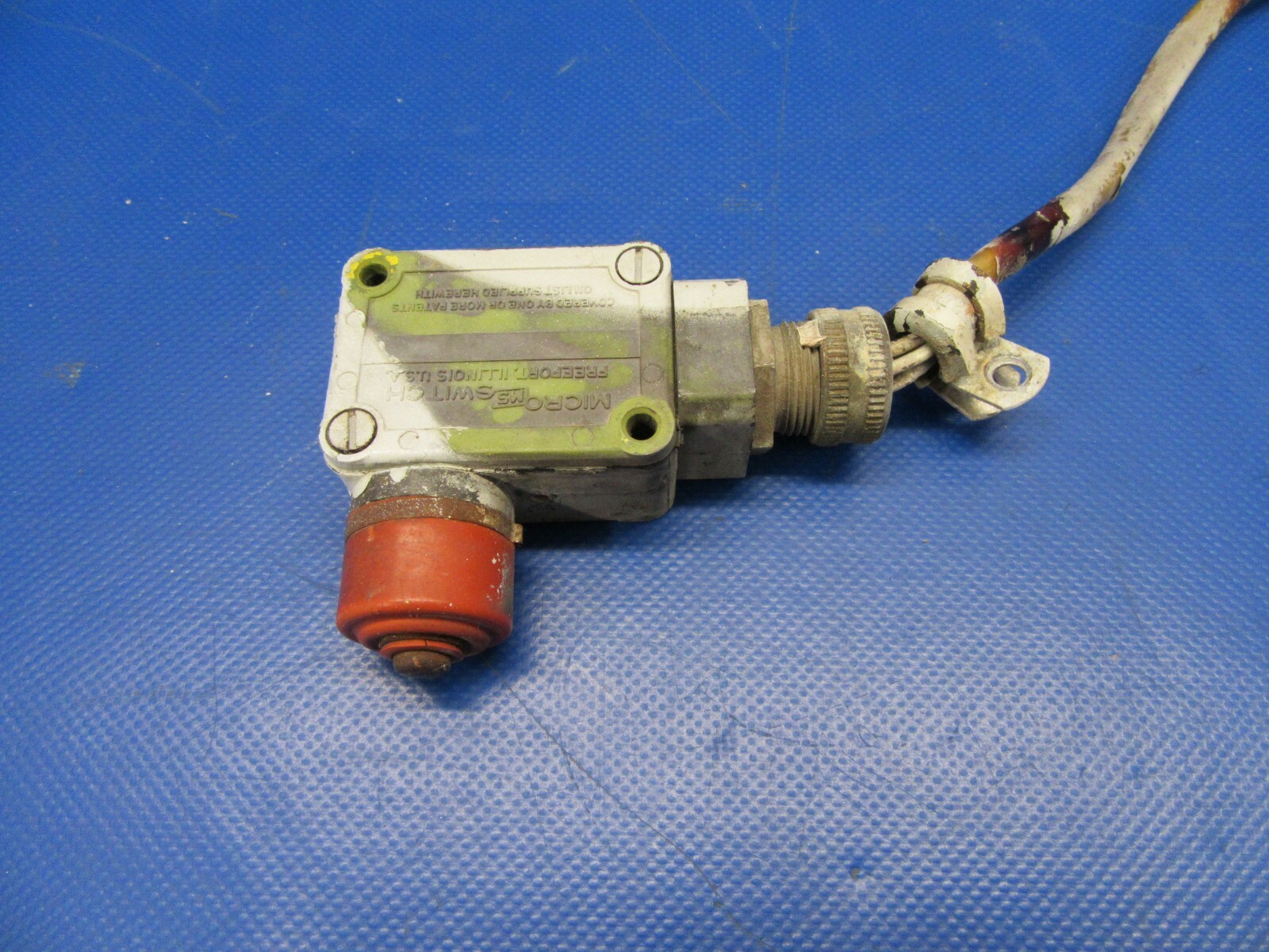Cessna T310Q Micro Switch Nose Gear Down P/N 2VB1 (0319-352) | eBay