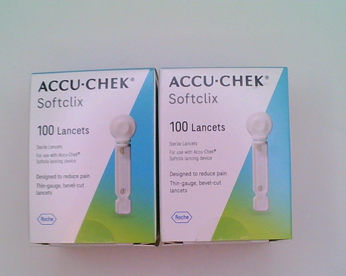 2 Pack Accu-Chek Softclix Lancets 100 Count New 02/29 200total DMGD BOX ...
