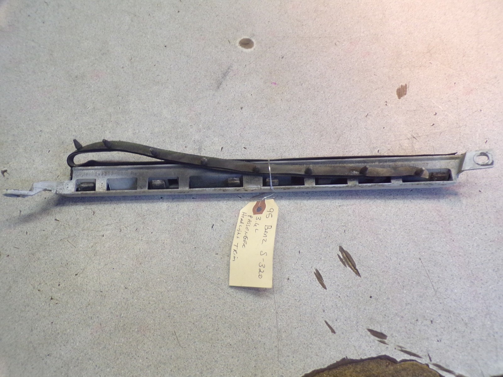 Mercedes-Benz Headlight Filler Panel Right 140 S-class 1408260477 #2870 ...