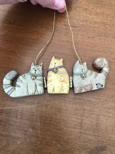 Three kittens cats hinged ceramic Christmas ornament shelf decor ...