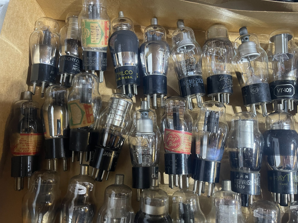 Huge Lot of 200 Mixed Vintage Radio Tubes Electronic Tubes Assortment ...