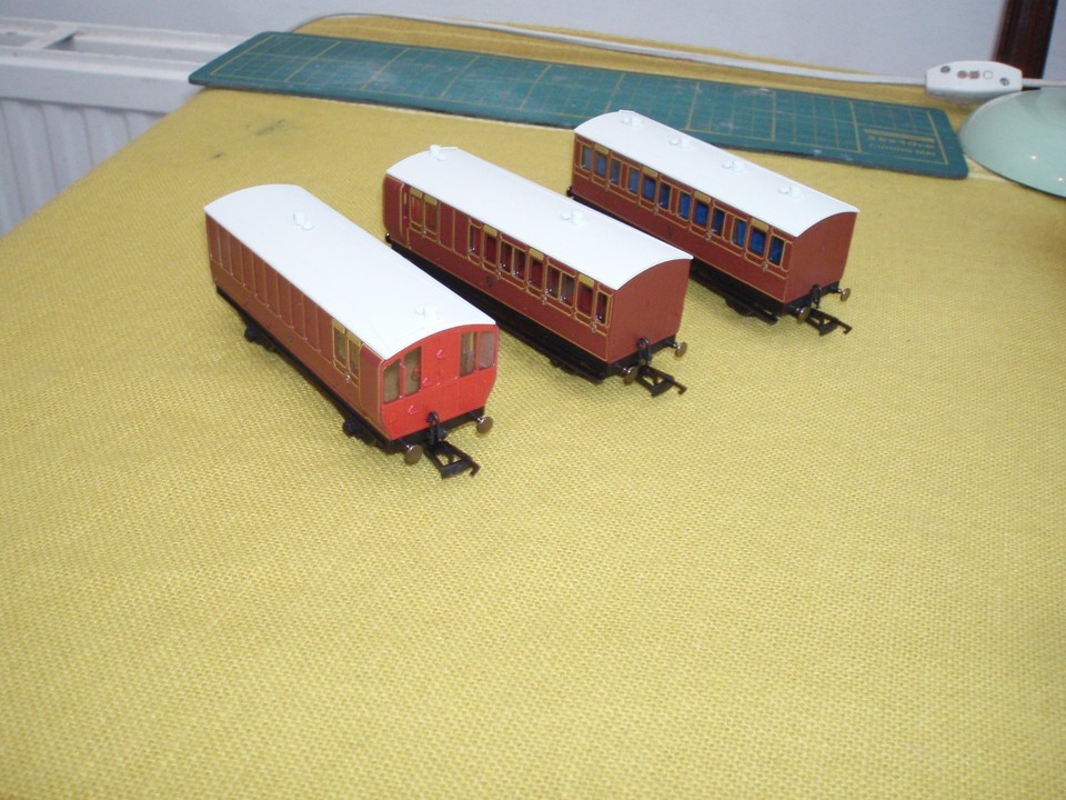HORNBY OO Gauge LBSCR 4 Wheel coaches x 3, 1st & 3rd class and baggage ...