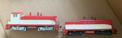 HO Scale Red And White Locomotive And Train Car BT | eBay