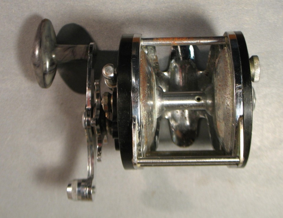 Vintage Large Tackle Box Fishing Reel Bait Casting Unknown Manufacturer ...