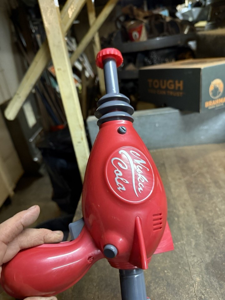 Atomic Nuka Cola Fallout Space Age Thurst Blaster Ray Gun Toy Battery ...