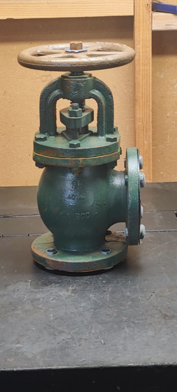 NIBCO 2 1/2-Inch Angle Globe Valve Class 150 Ductile Iron Bronze Trim ...