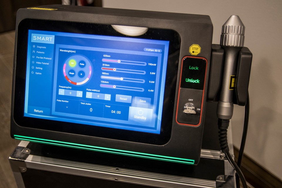 Class IV Cold Laser - 60w Professional - Quad wavelength (635, 810, 980 ...