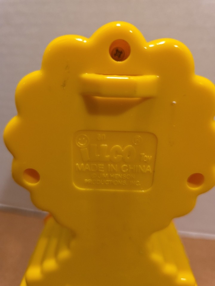 Illco Sesame Street Musical Peek-A-Boo Big Bird Wind Up Music Moving ...