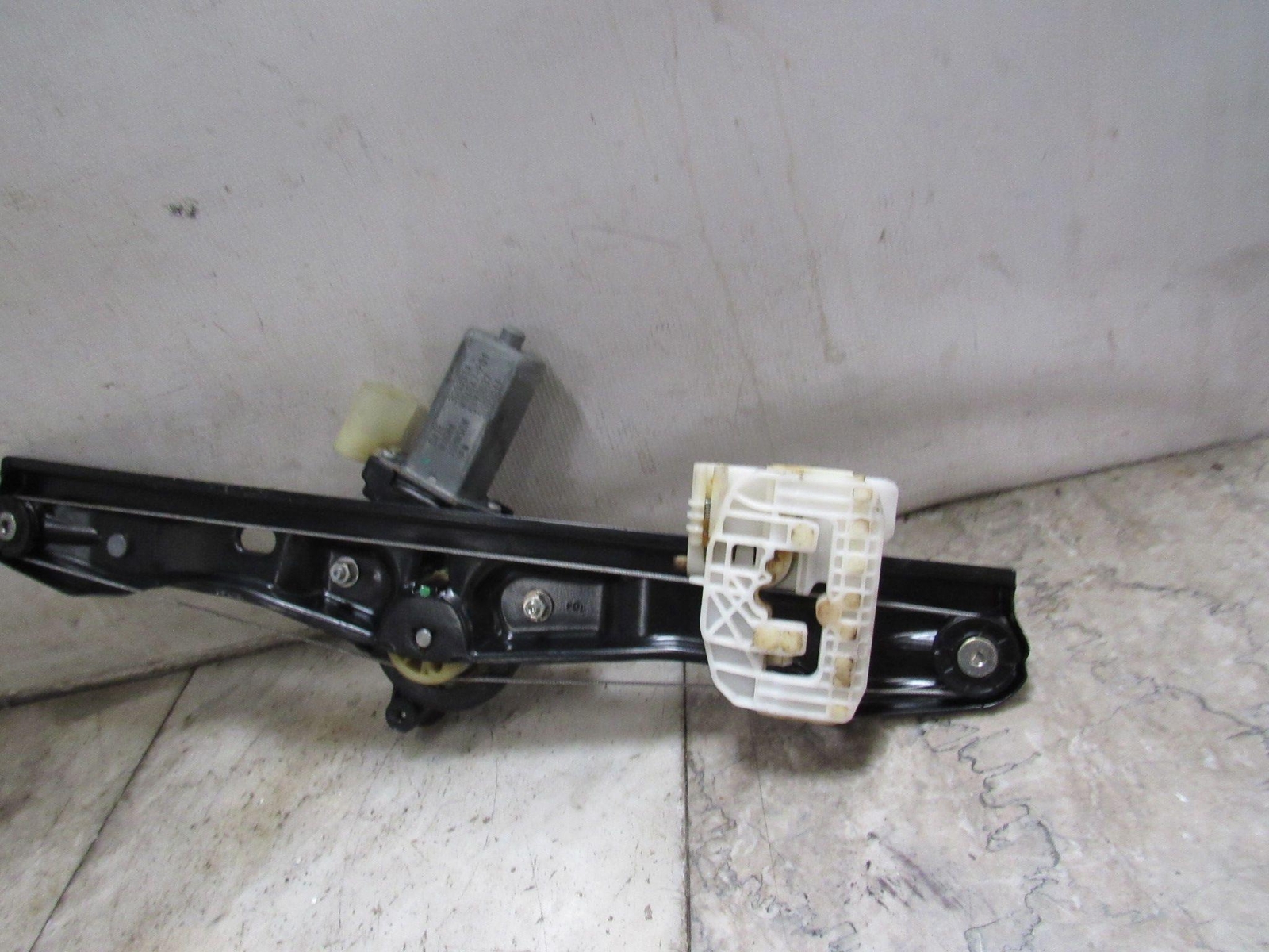 REGULATEUR DE VITRE LATÉRALE PASSAGER ARRIÈRE BMW I328 OEM 2012-2018 RH ...